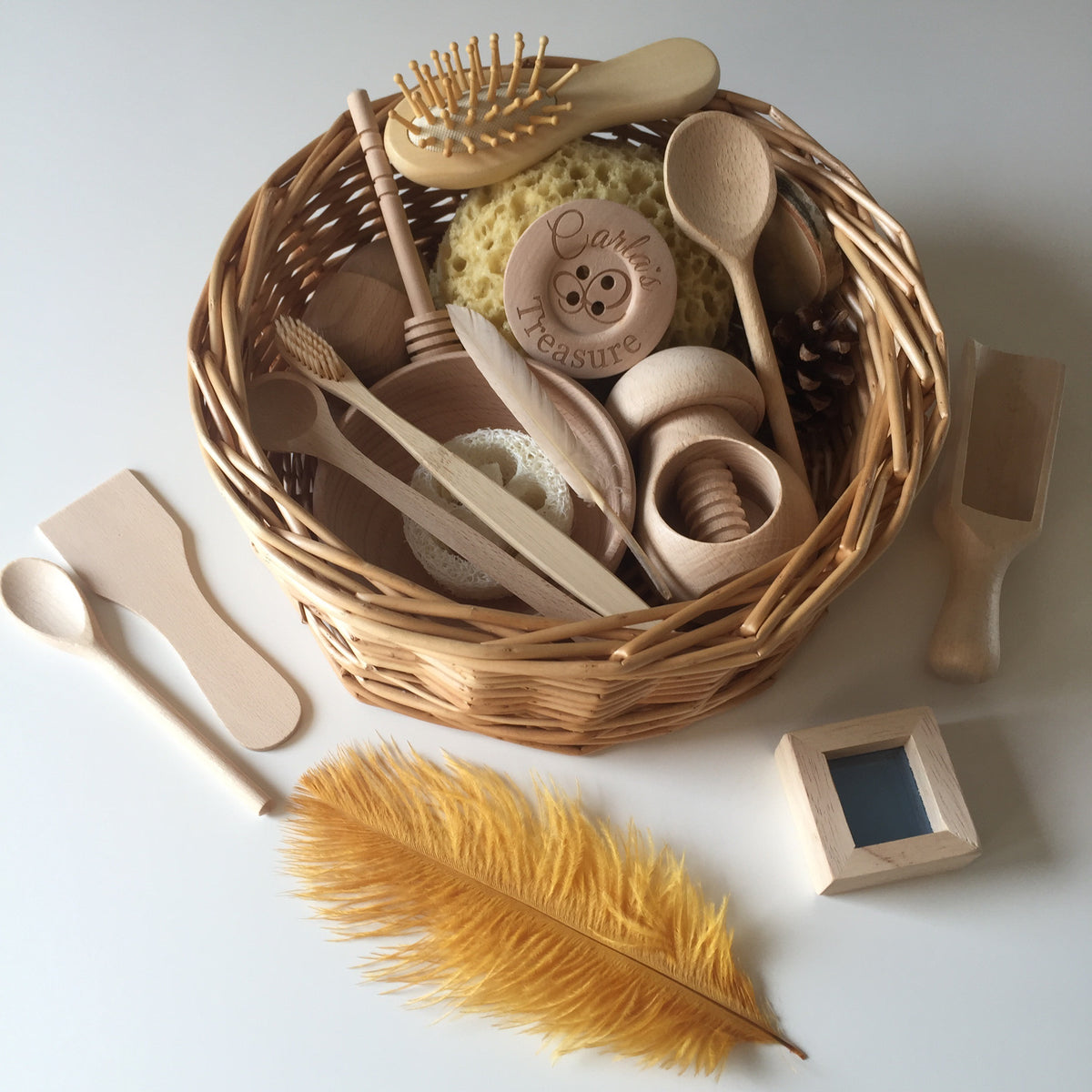 Carla's Treasure Basket - 20 sensory-rich objects